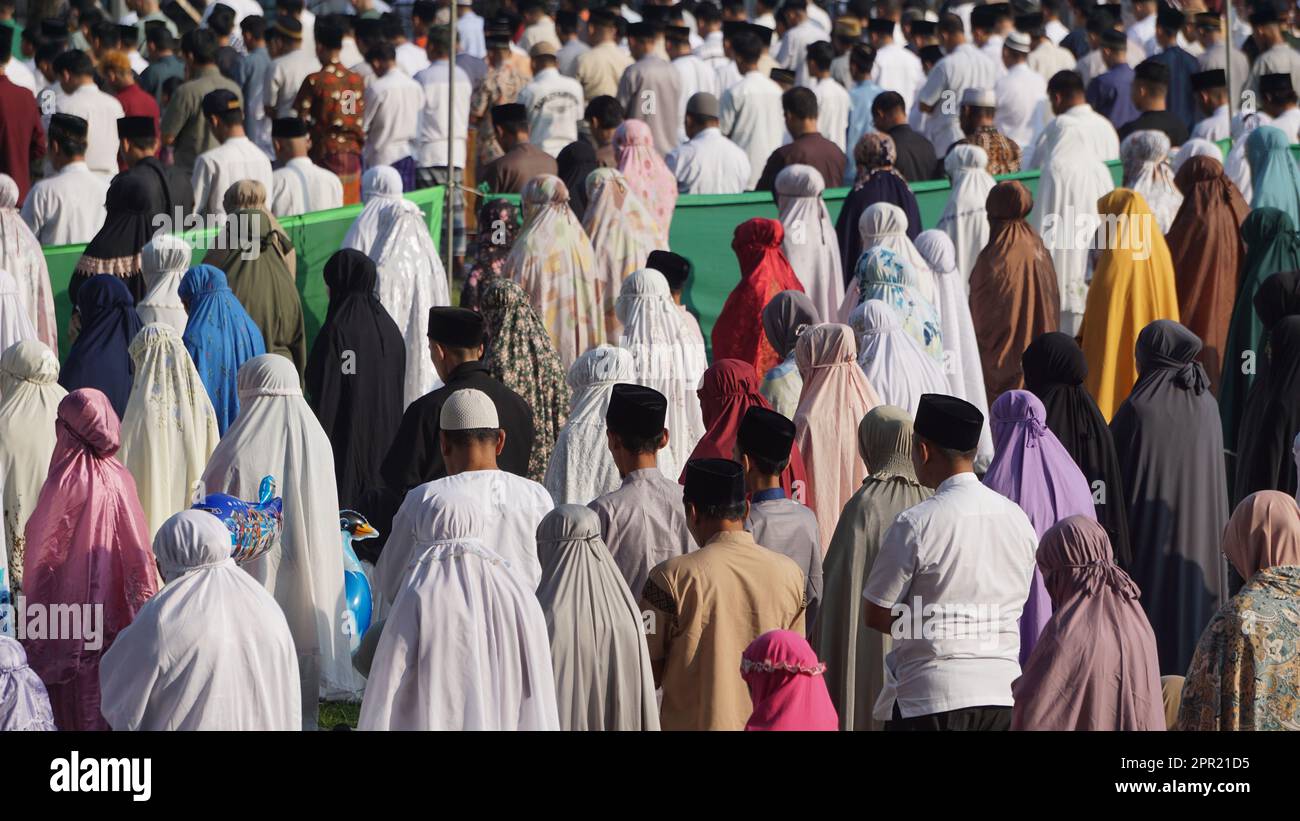 Indonesian muslims family hi-res stock photography and images - Alamy
