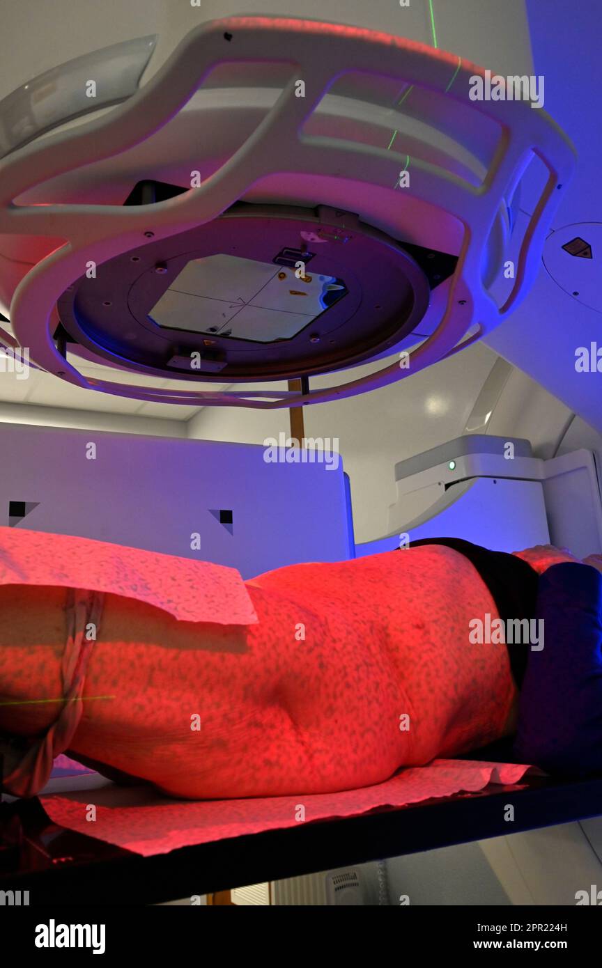 Patient undergoing radiotherapy Stock Photo - Alamy