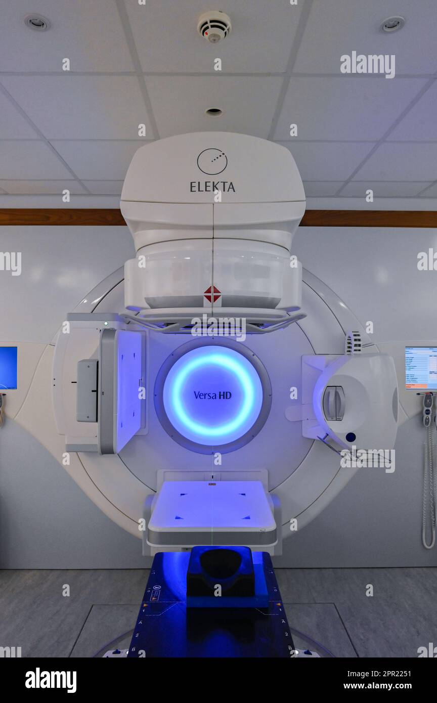 External beam radiotherapy machine Stock Photo - Alamy
