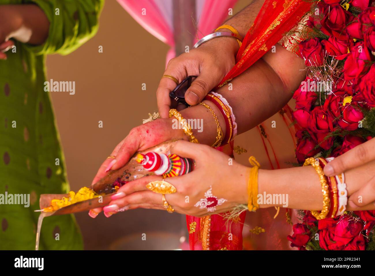 Bengali bride groom hi-res stock photography and images - Alamy