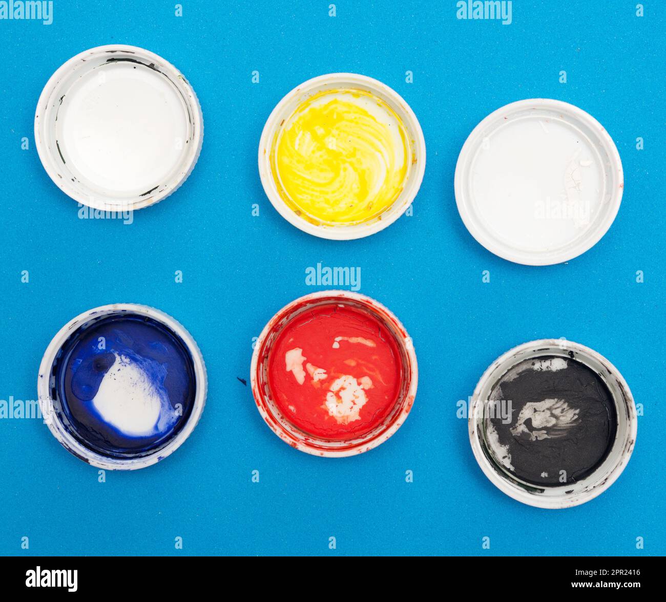 Paint can lids and brush hi-res stock photography and images - Alamy