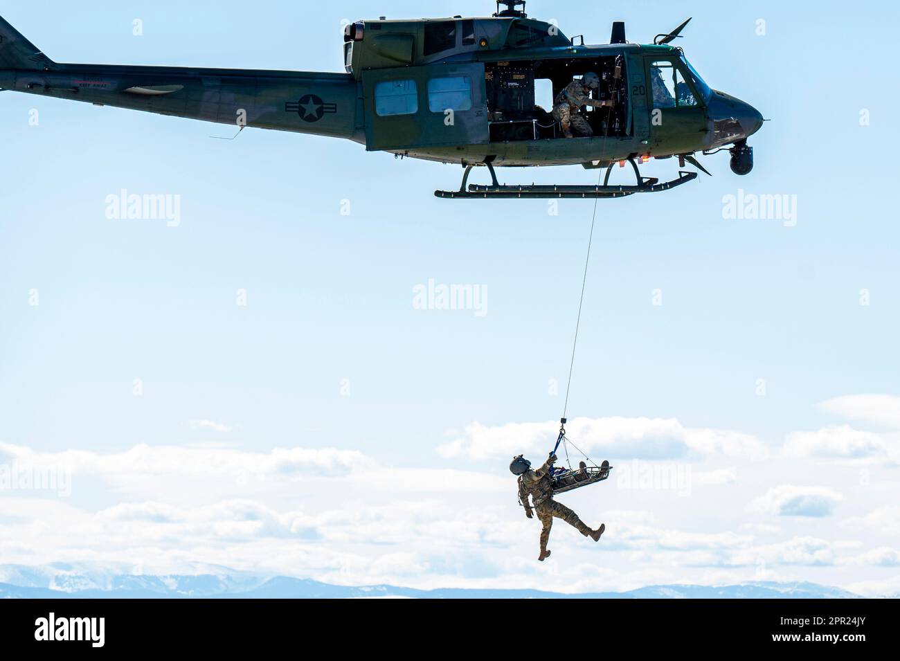 Helicopter logging hi-res stock photography and images - Alamy