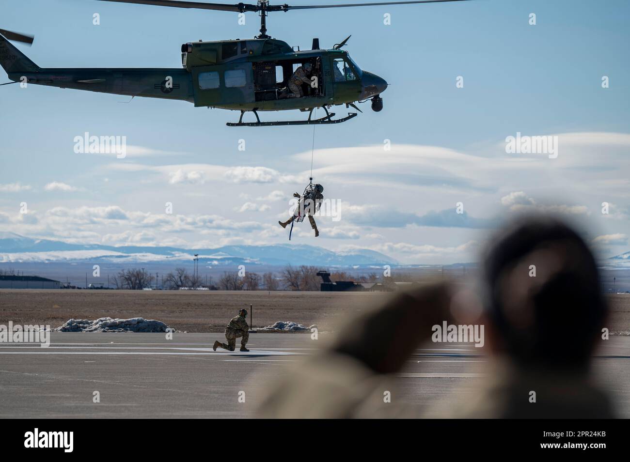 Helicopter logging hi-res stock photography and images - Alamy