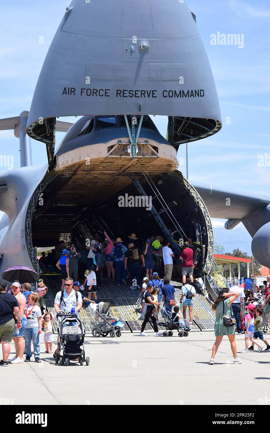 433rd airlift wing hi-res stock photography and images - Alamy