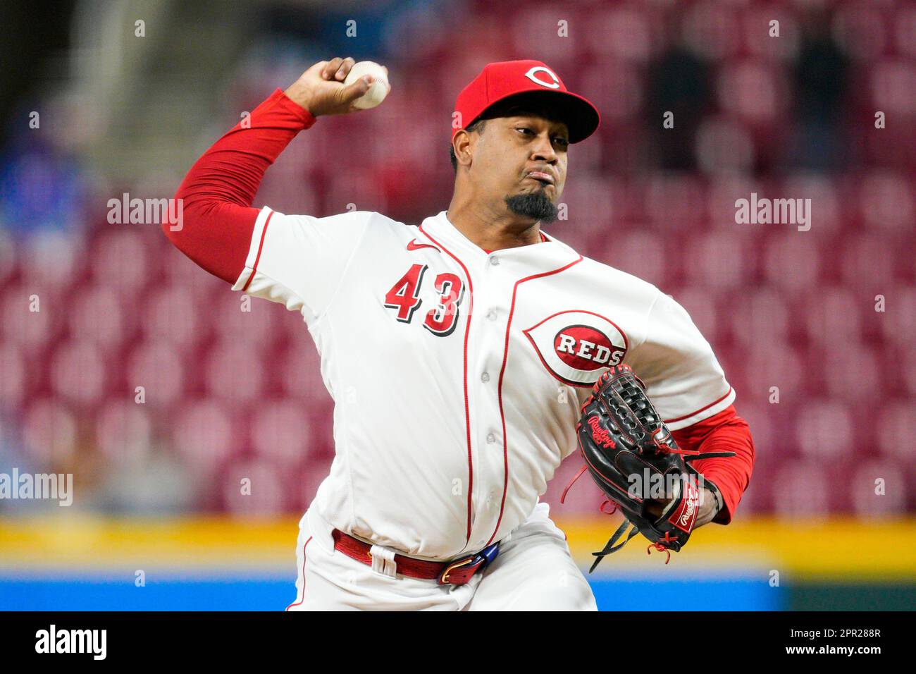 Cincinnati Reds relief pitcher Alexis Diaz (43) throws in a baseball ...