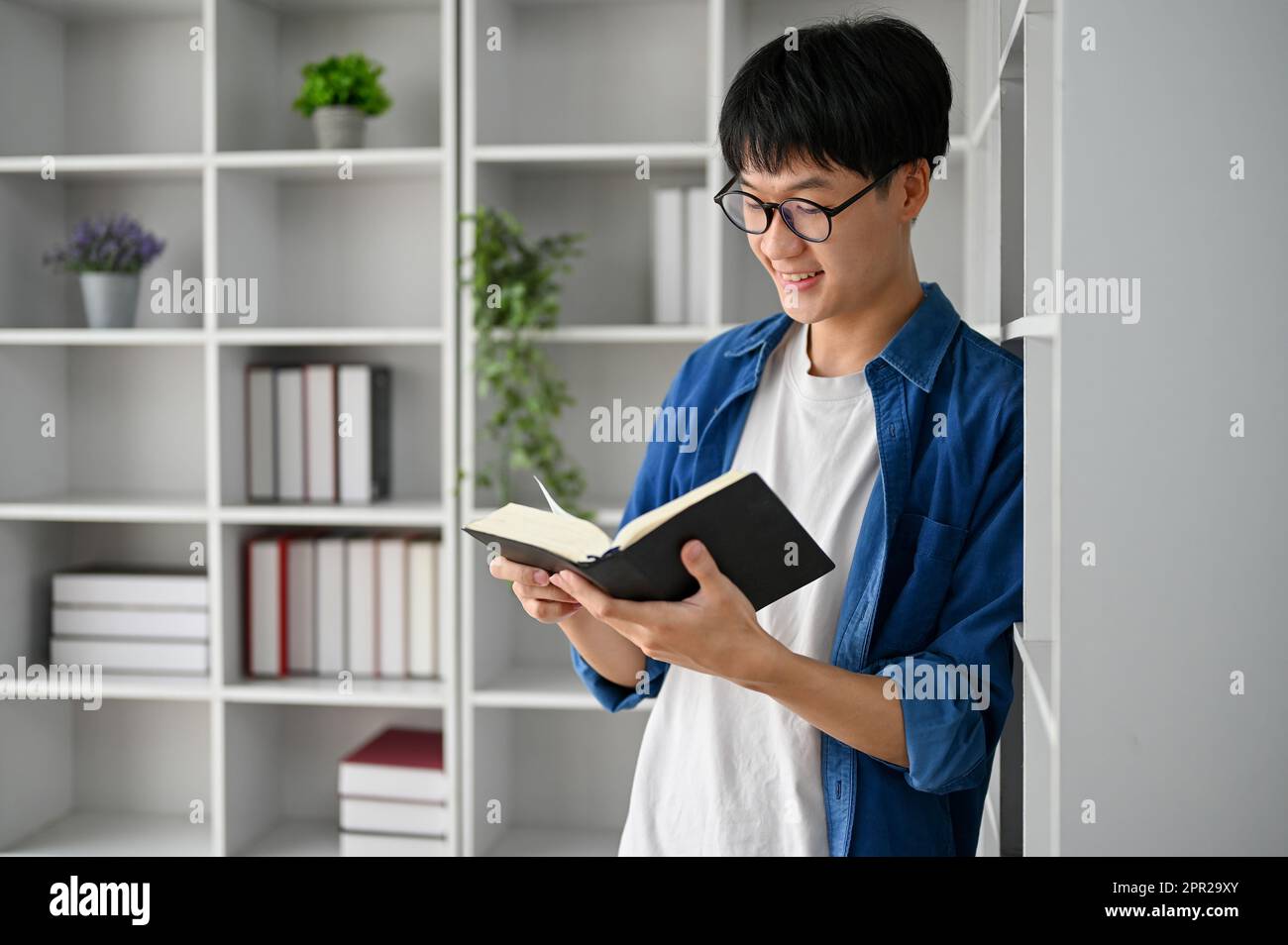 Lean in book hi-res stock photography and images - Alamy