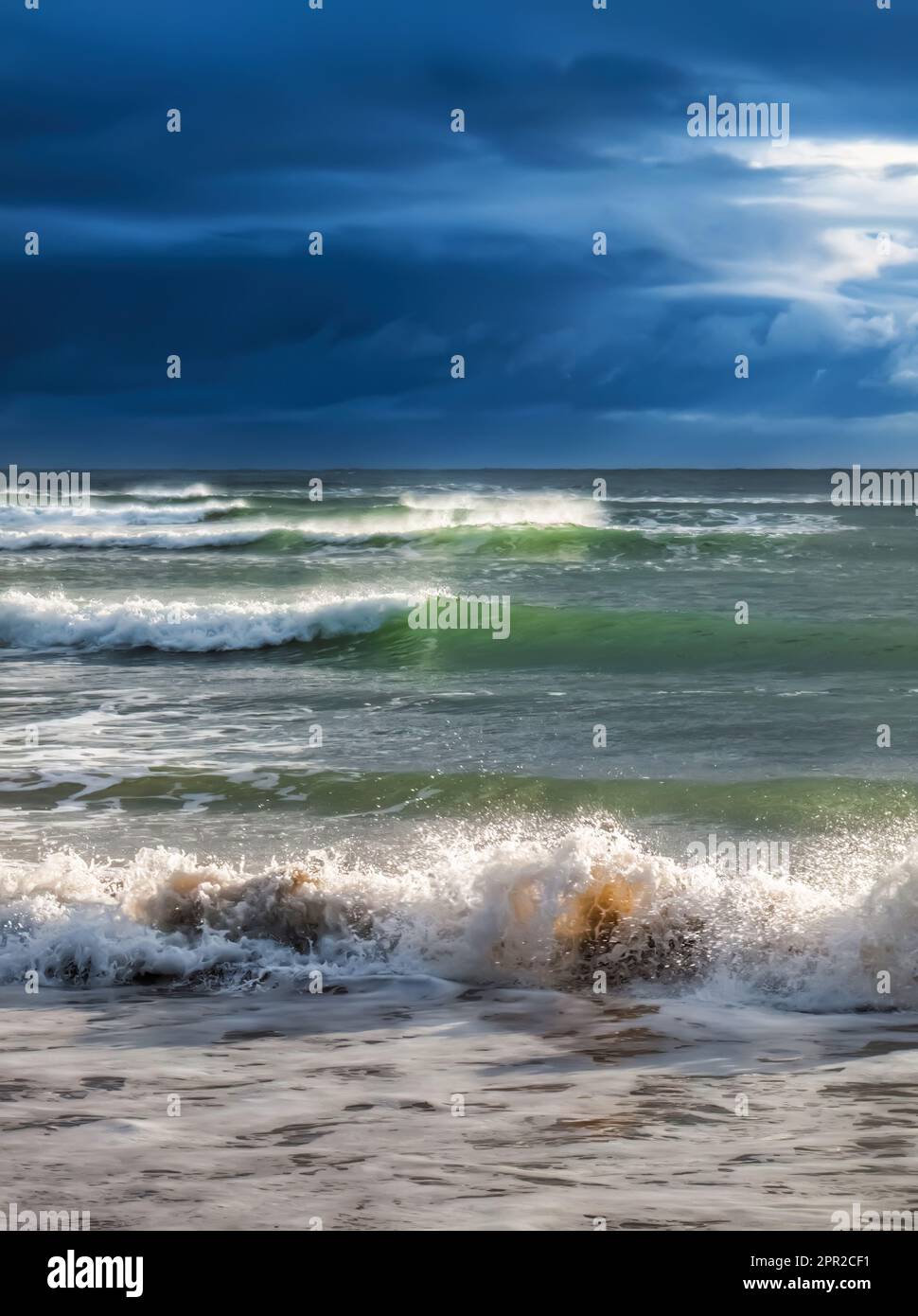 Incoming threatening clouds hi-res stock photography and images - Alamy