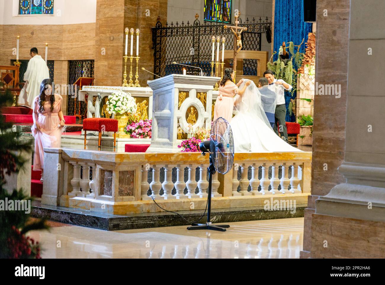 Filipino wedding family hi-res stock photography and images - Alamy