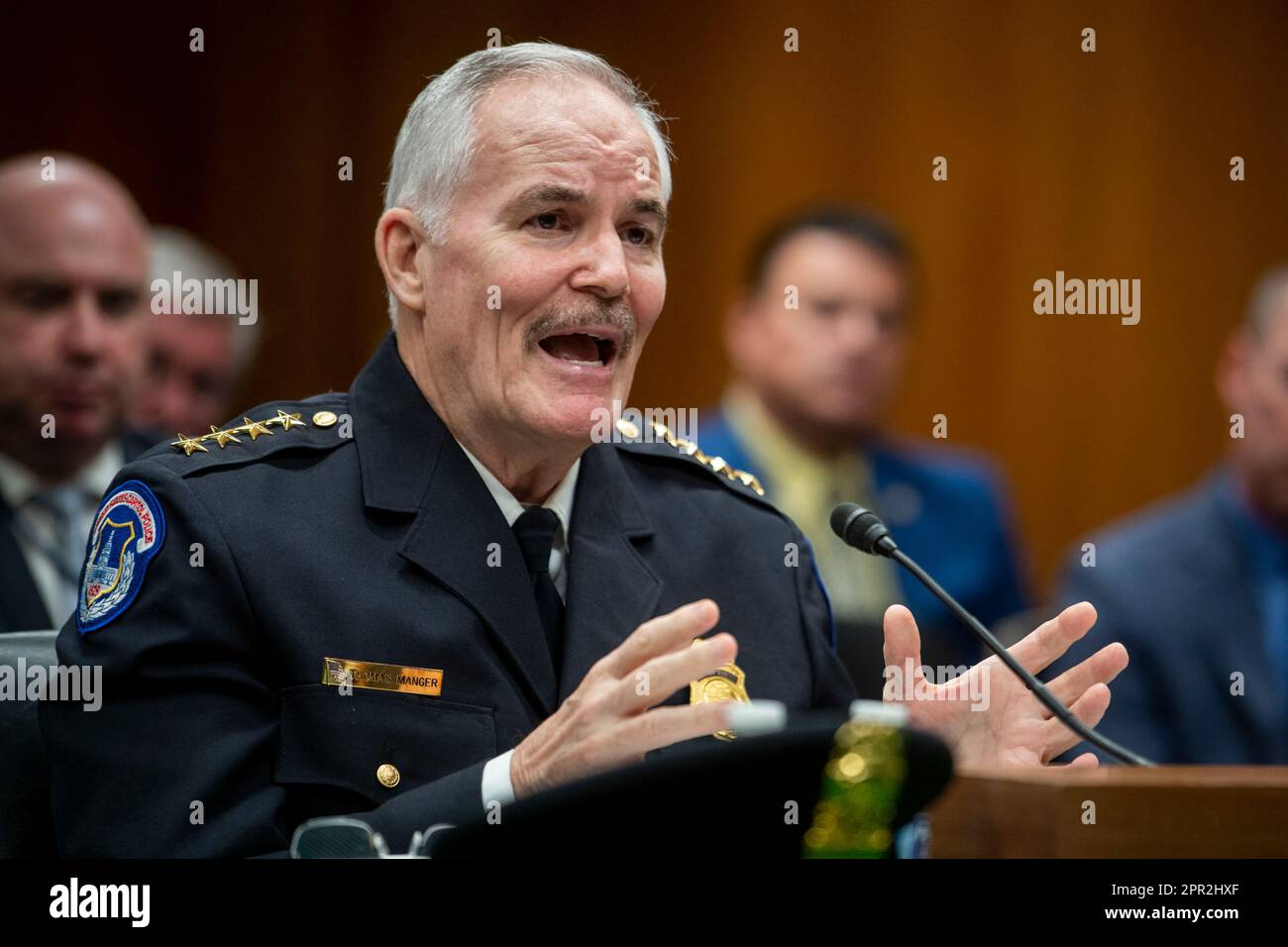 Estimative hi-res stock photography and images - Alamy