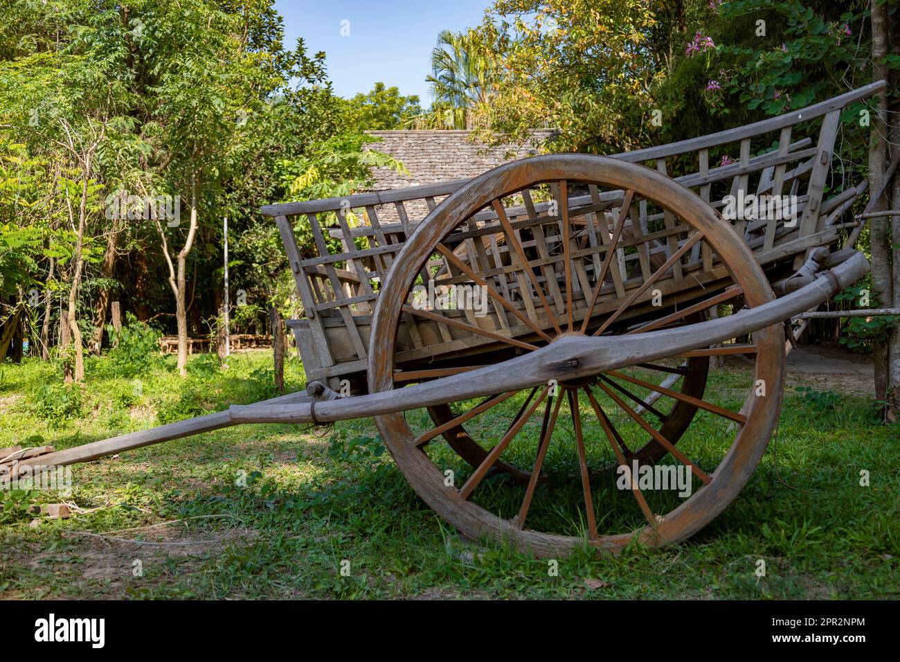Wooden farm cart wheel hi-res stock photography and images - Alamy