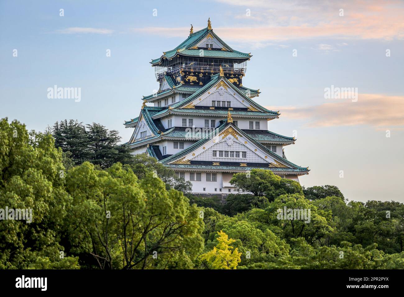 Osaka Castle (大阪城), one of Japan's most famous landmarks, Japanese ...