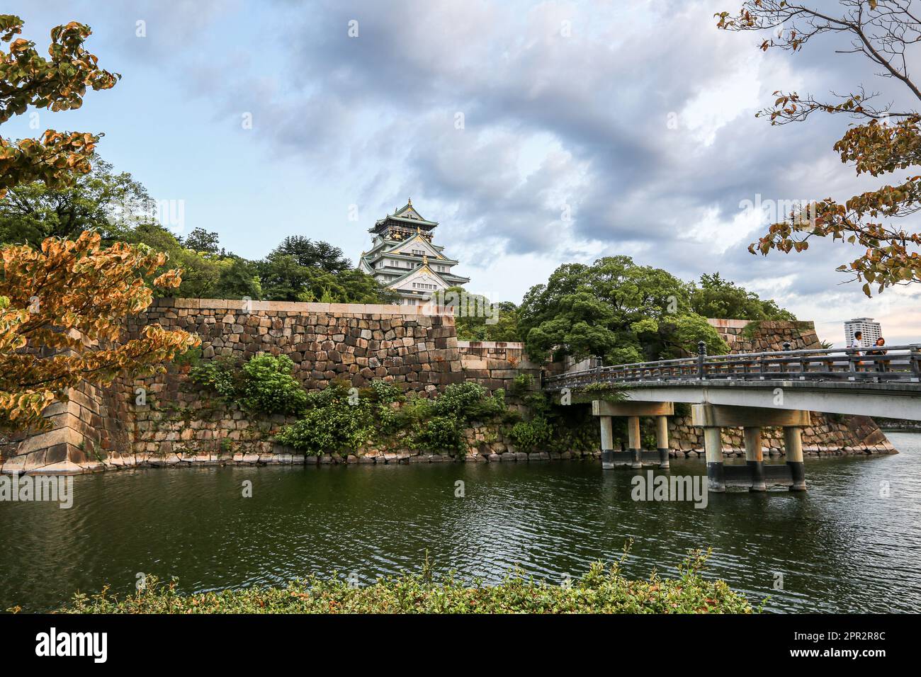 Osaka Castle (大阪城), one of Japan's most famous landmarks, Japanese ...
