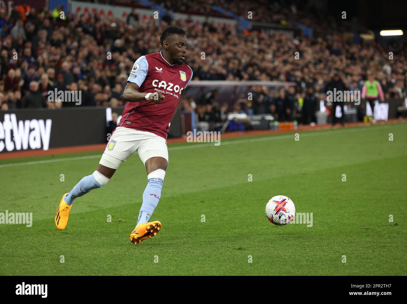 Bertrand traore aston villa hi-res stock photography and images - Alamy