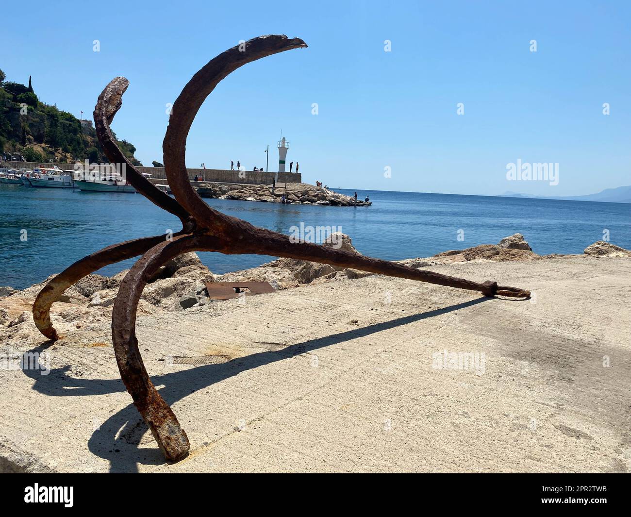 Large antique ship anchor hi-res stock photography and images - Alamy