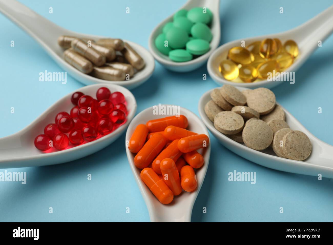 Medical dosage spoons hi-res stock photography and images - Alamy