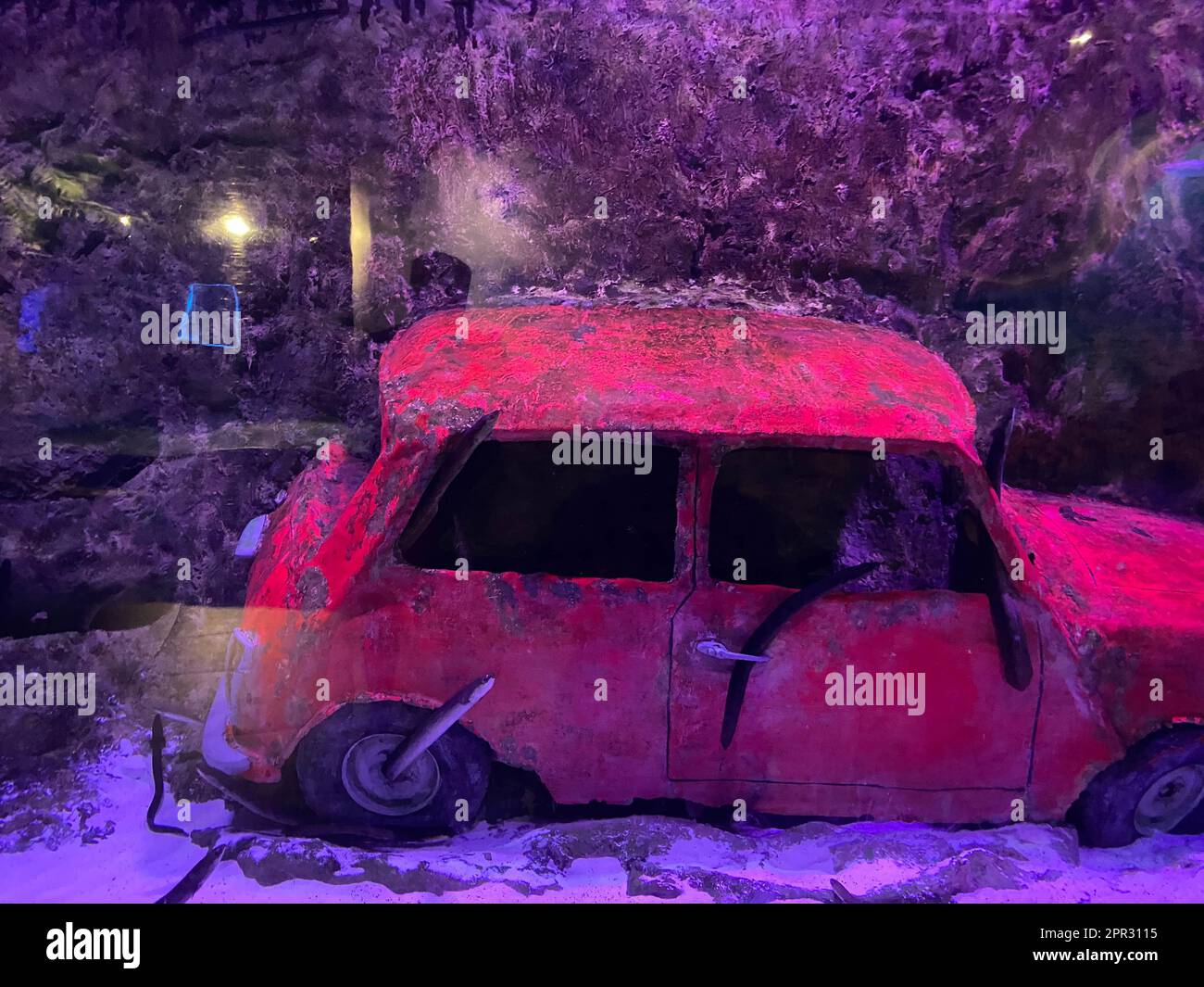 Car wreck in a lake under water Stock Photo - Alamy