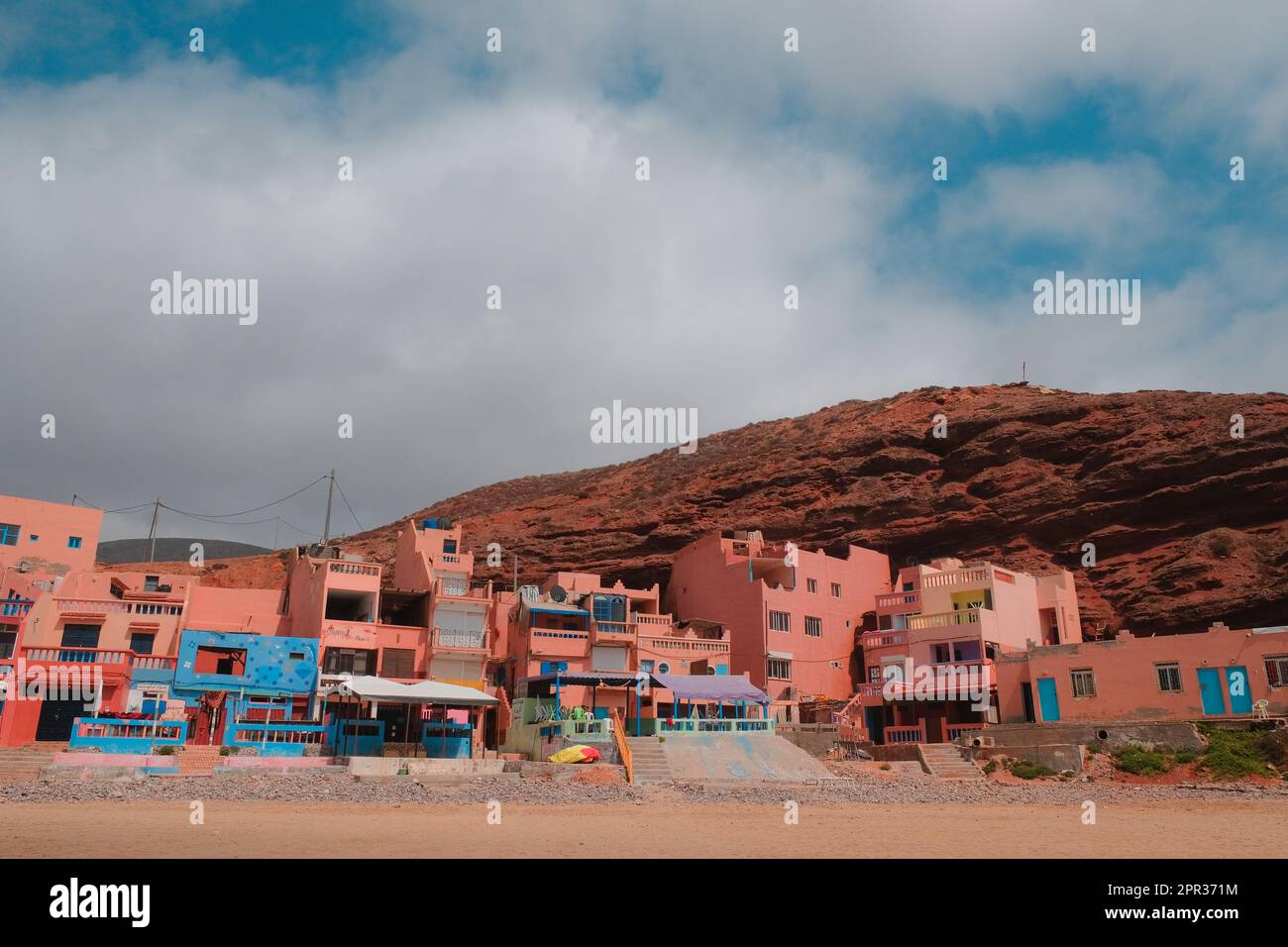 Buildings hotels cafes restaurants hi-res stock photography and images ...