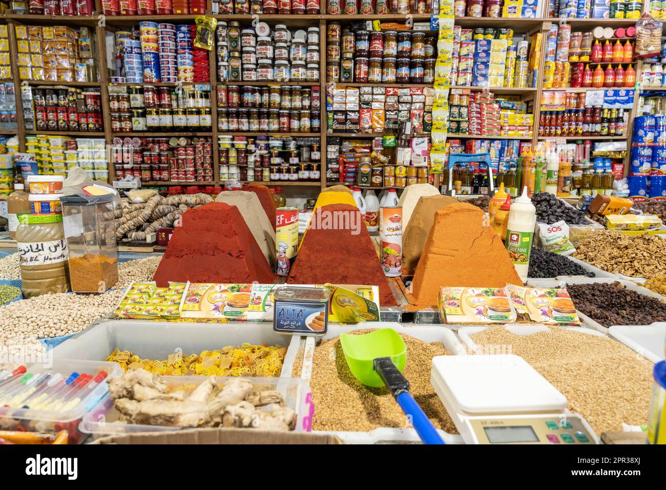 Spice shop in the medina of Asilah Stock Photo - Alamy