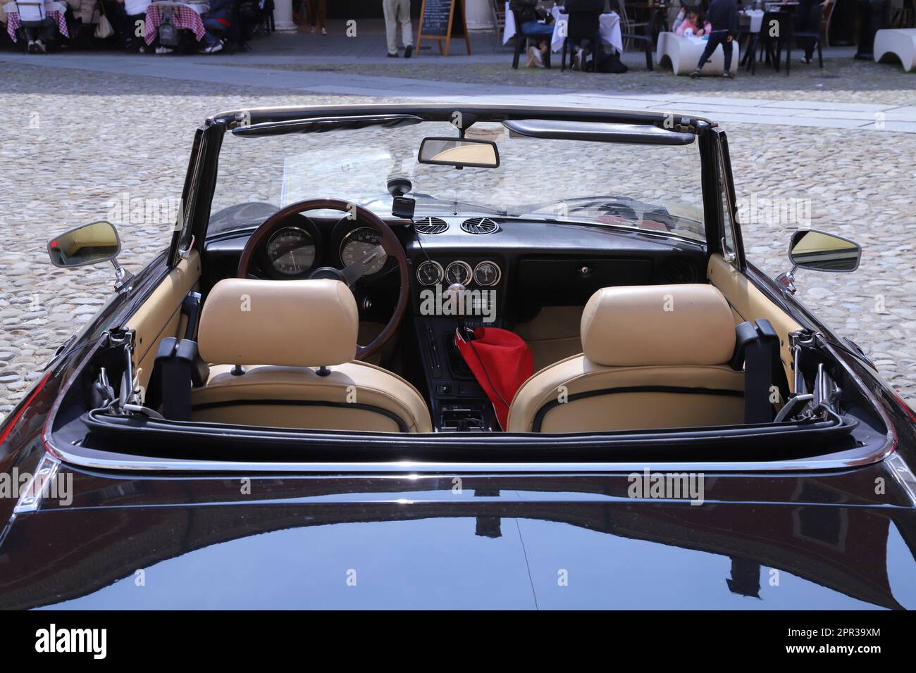 Italy, april 2023, internal detail of the Alfa Romeo Spider Duetto ...