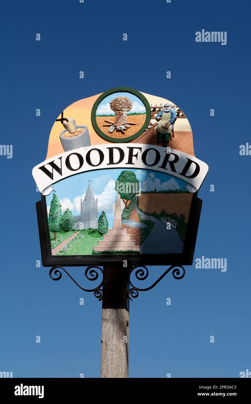 English village signs hi-res stock photography and images - Alamy