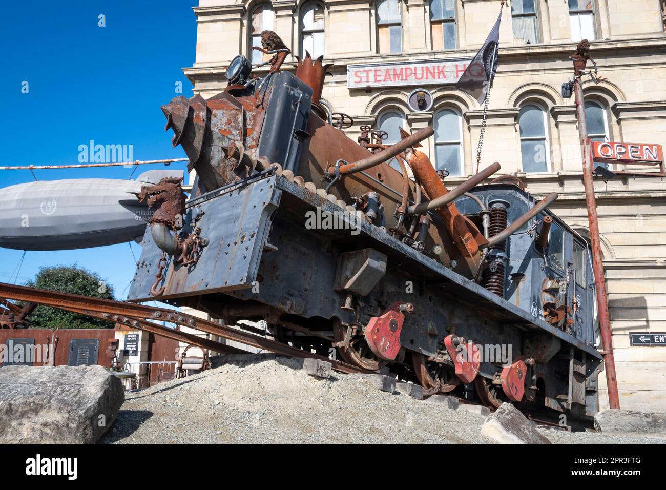 Steampunk locomotive outside "Steampunk Headquarters" museum, Oamaru ...