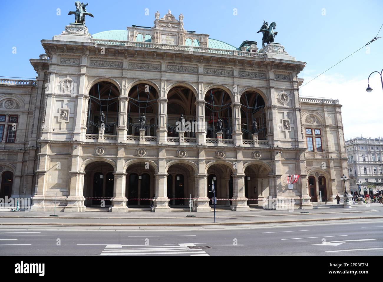 Vienna Opera house Stock Photo - Alamy