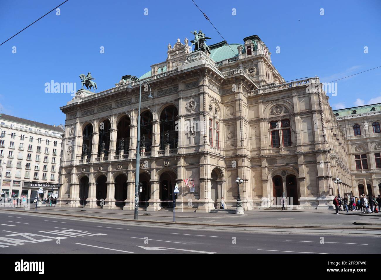Vienna Opera house Stock Photo - Alamy