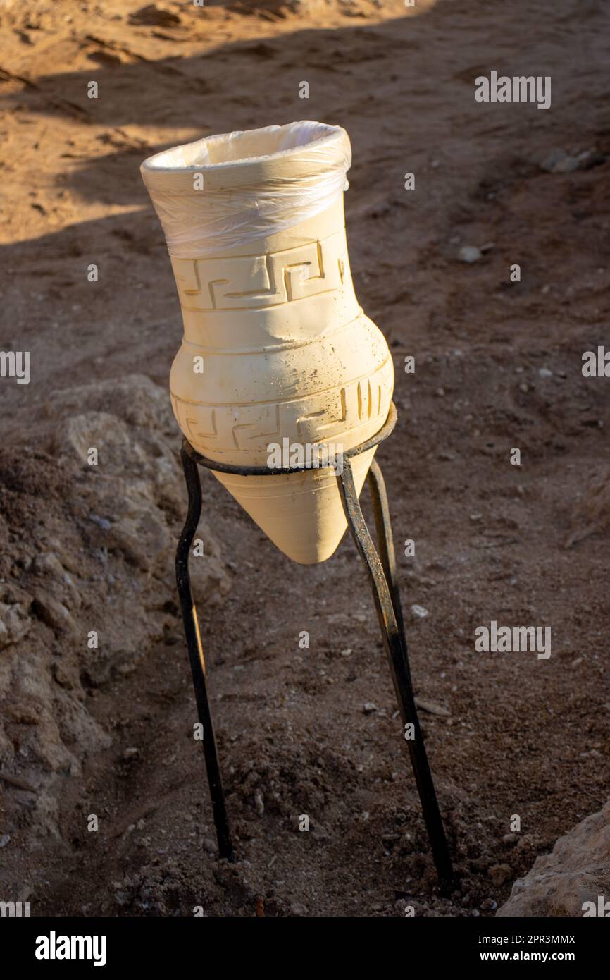 Garbage clay pot hi-res stock photography and images - Alamy