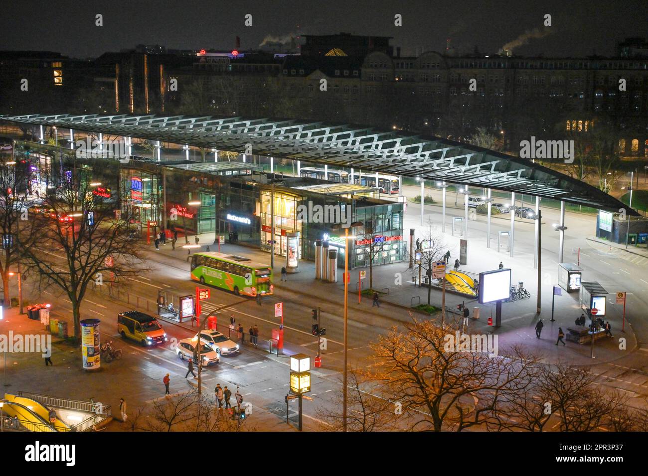 Zentraler Omnibusbahnhof ZOB, Adenauerallee, Hamburg, Deutschland Stock ...