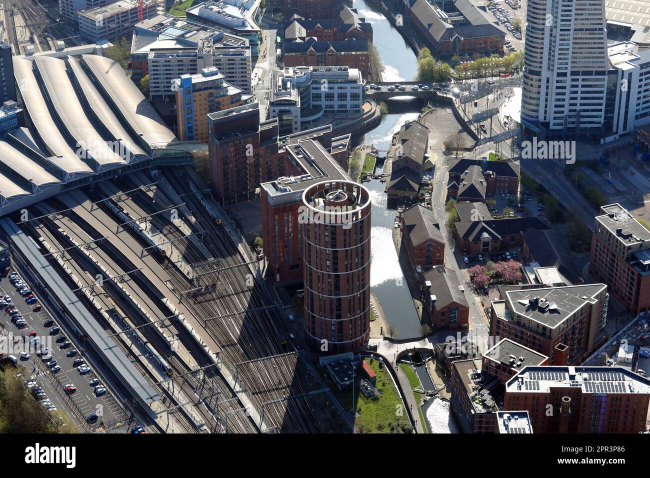 Leeds station approach hi-res stock photography and images - Alamy