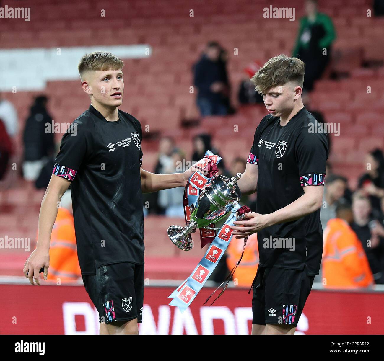West ham fa cup trophy hi-res stock photography and images - Alamy