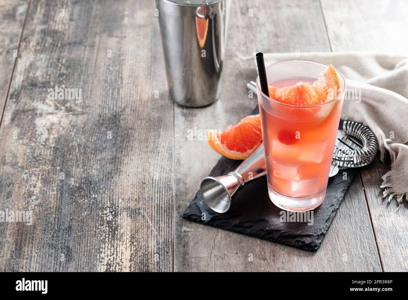 Light breeze cocktail hi-res stock photography and images - Alamy