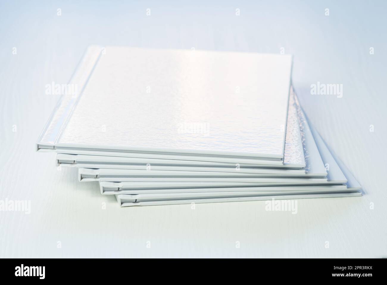 Blank album covers hi-res stock photography and images - Alamy