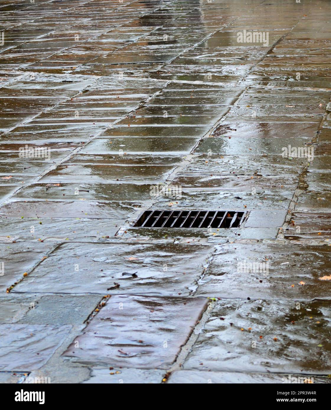 Wet streets hi-res stock photography and images - Alamy