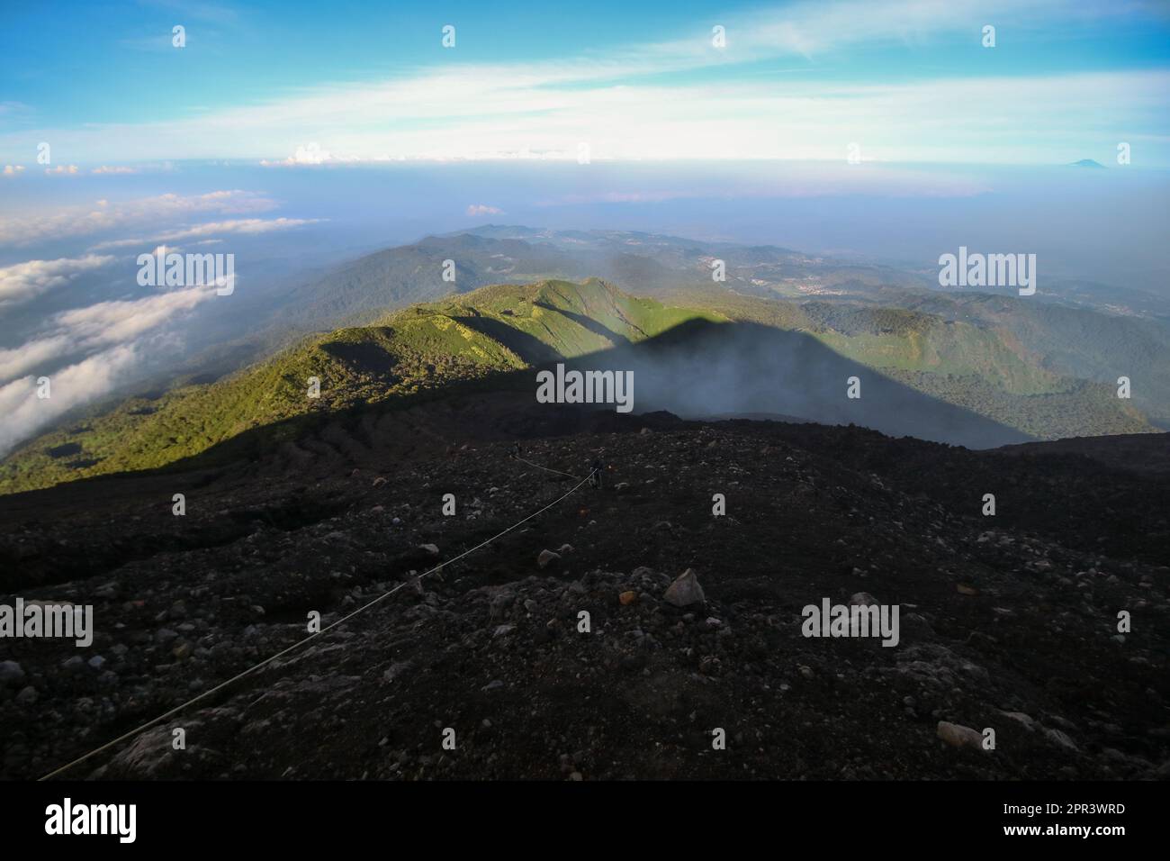 The way to the summit of mount Slamet via Permadi Guci Stock Photo - Alamy