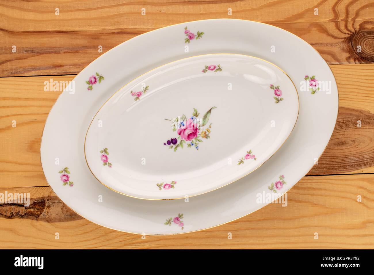 Two plates on wooden table hi-res stock photography and images - Alamy