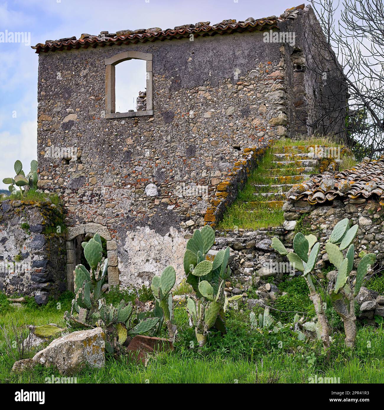 Farmhouse italy hi-res stock photography and images - Alamy