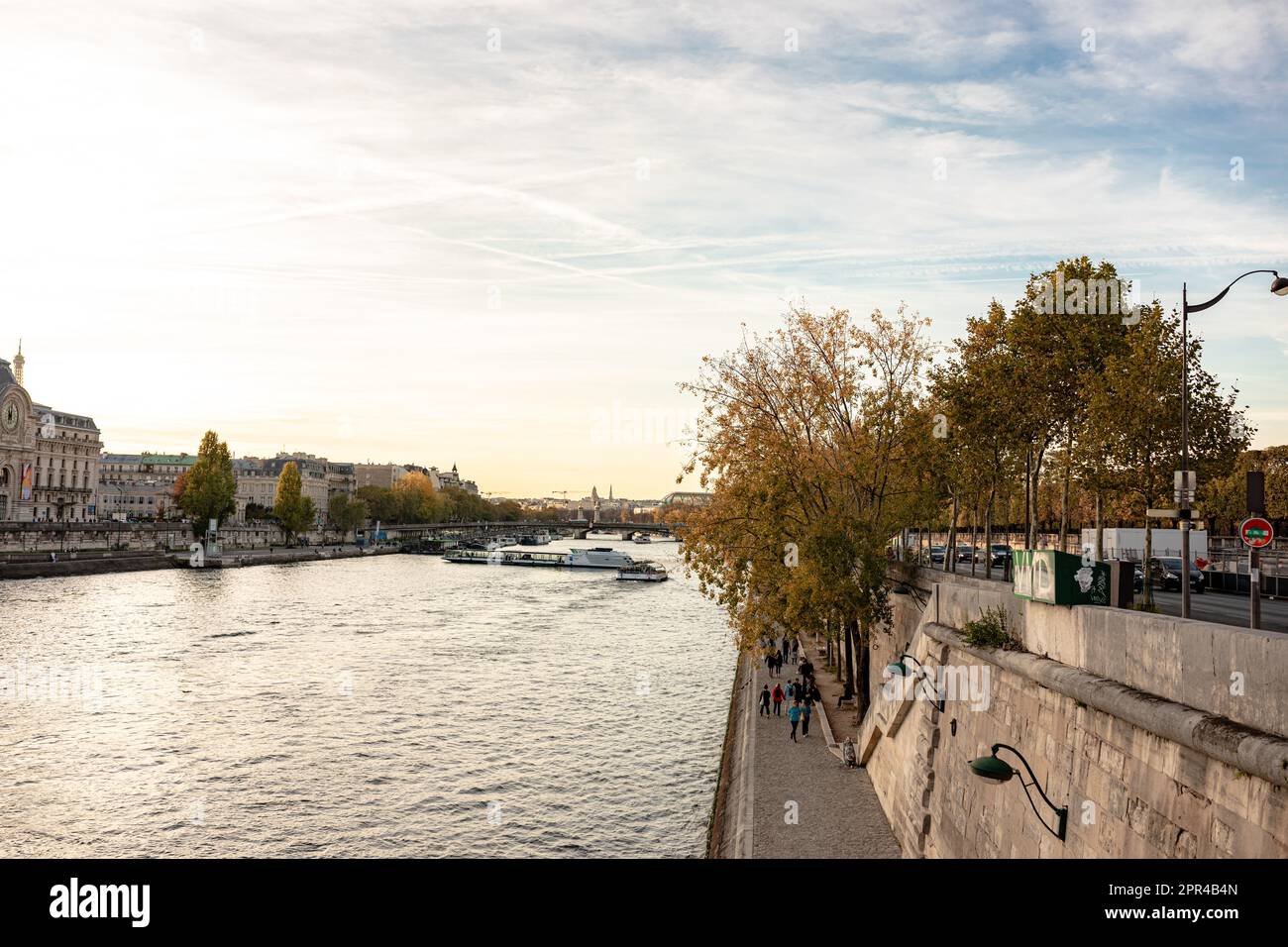 Beautiful vibrant sunset over the river Seine in Paris, France Stock ...