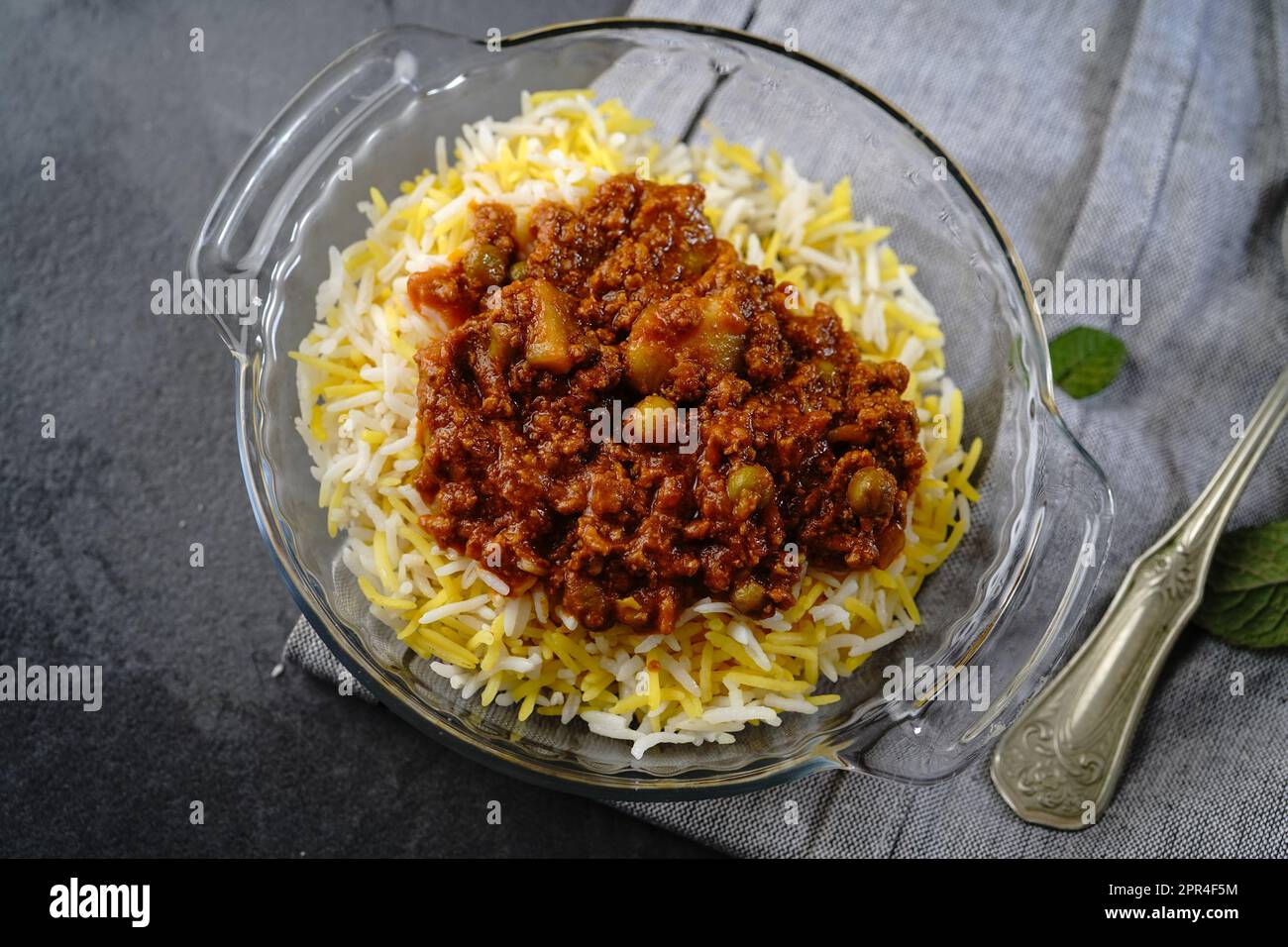 Koreshte Goosht - Persian beef stew mixed with green peas potatoes ...