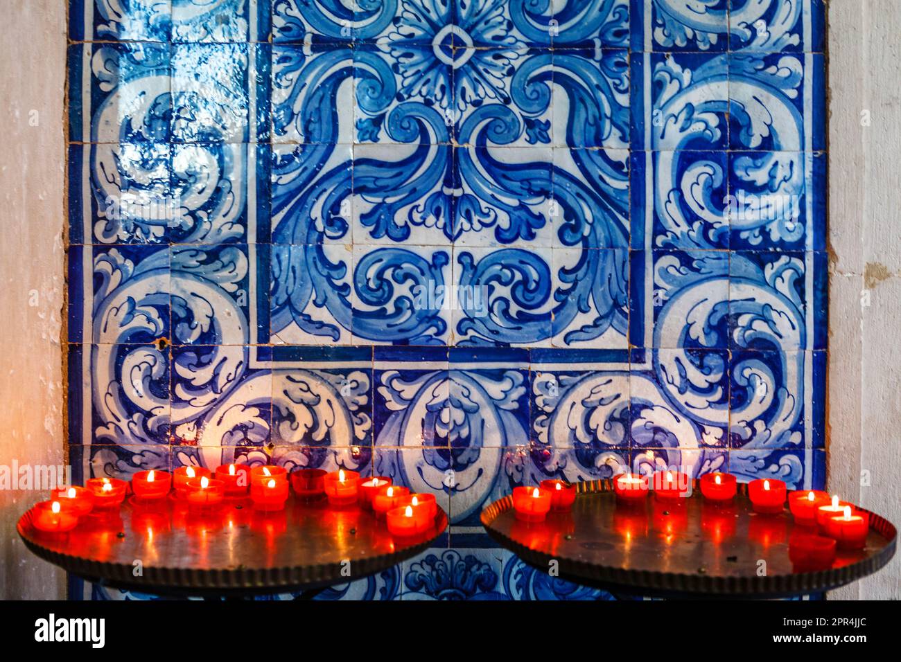Interior of the Santa Maria church with blue Portuguese tiles in Obidos ...