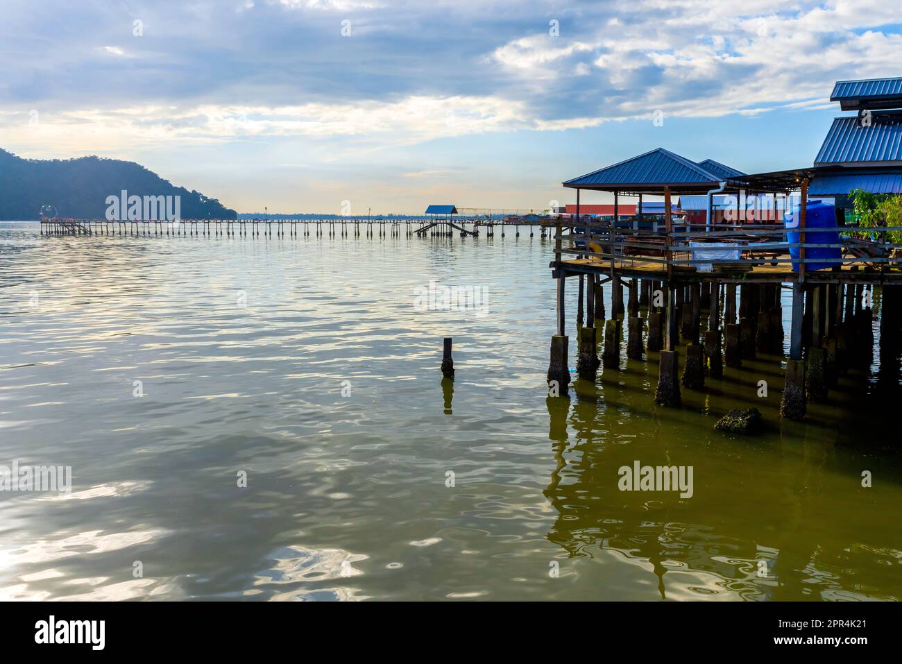 Borneo fishing village hi-res stock photography and images - Alamy