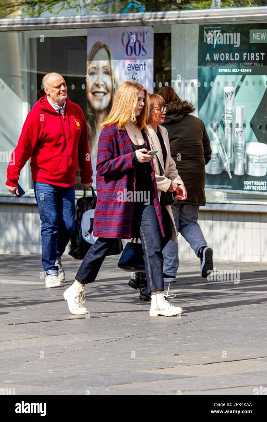 Beautiful women in dundee hi-res stock photography and images - Alamy