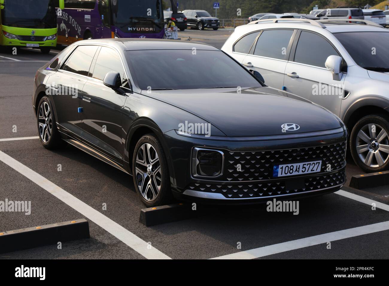 GEOJE, SOUTH KOREA - APRIL 1, 2023: Hyundai Grandeur executive sedan ...