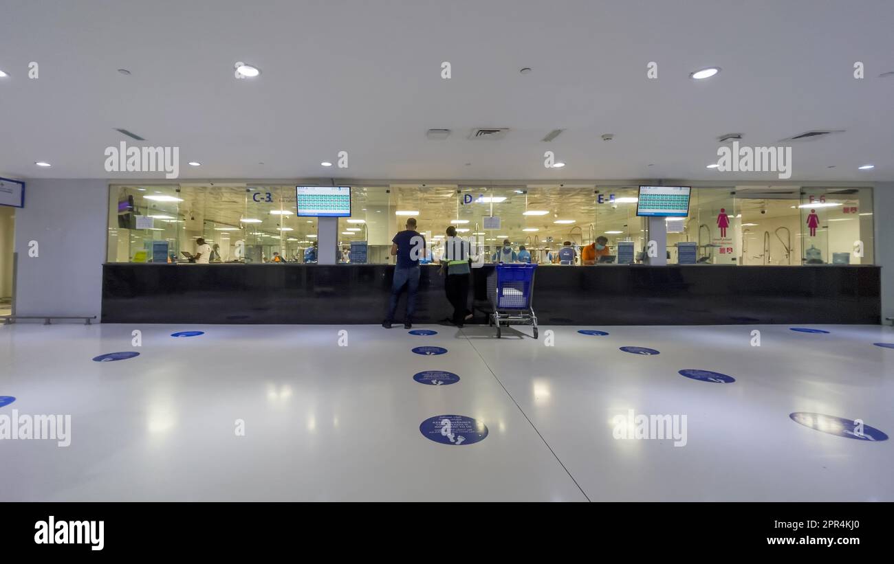 Dubai, United Arab Emirates - 13th November, 2021 : large fish cleaning ...