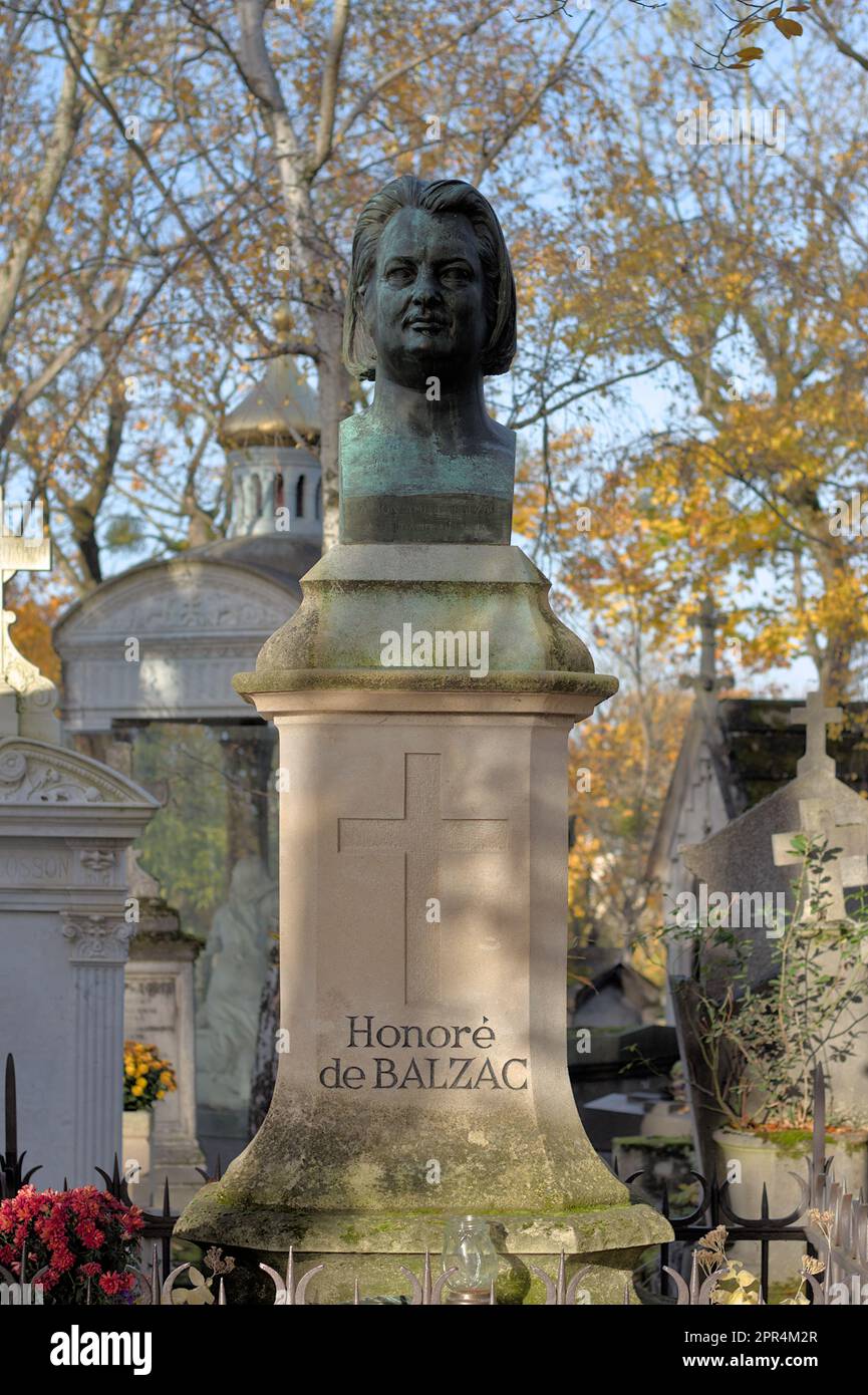 Grave of Honoré de Balzac at Père Lachaise Cemetery, Paris France Stock ...