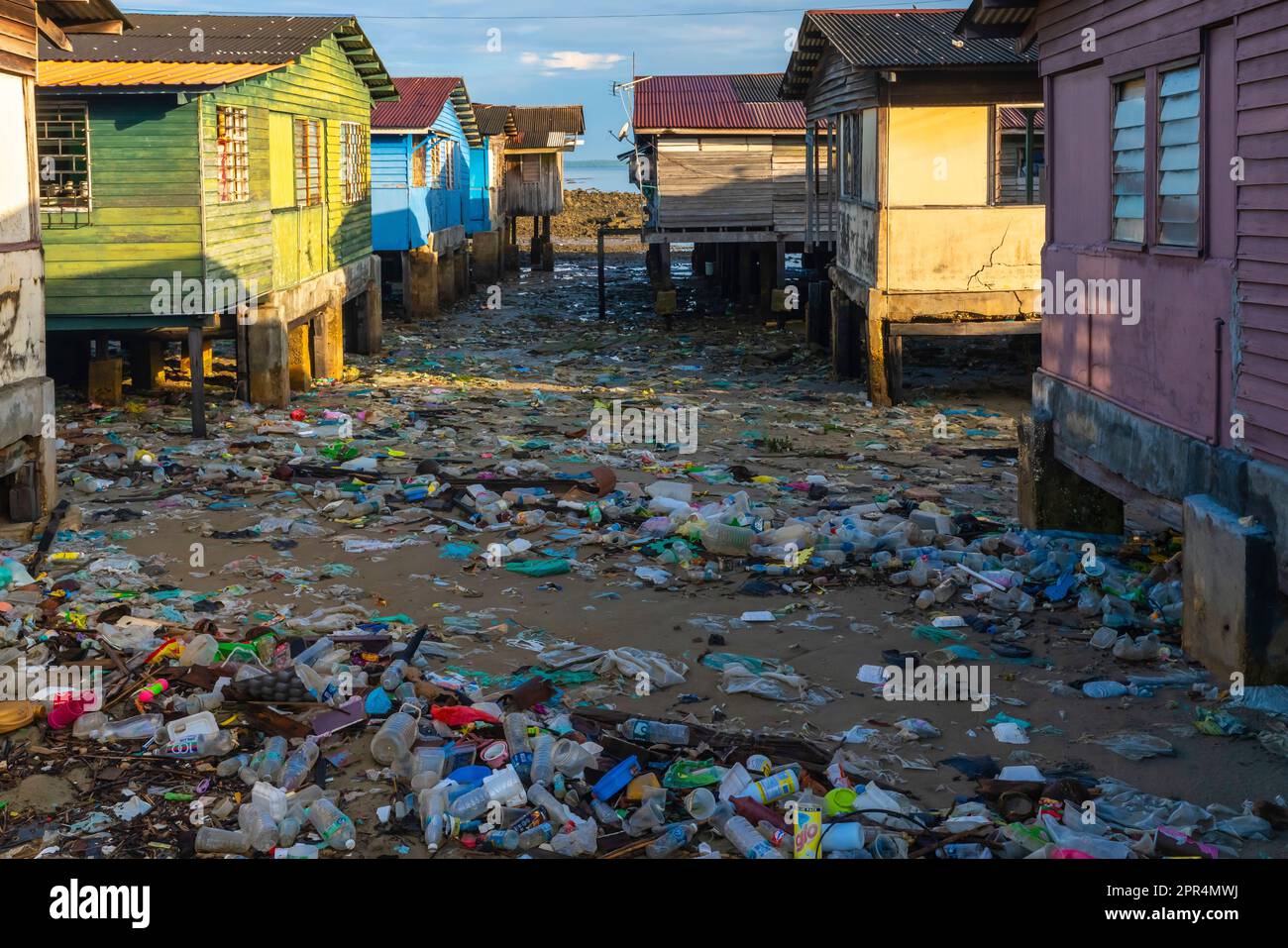 Low tide exposes the pollutants in the sea. Fishing Village, Sandakan ...