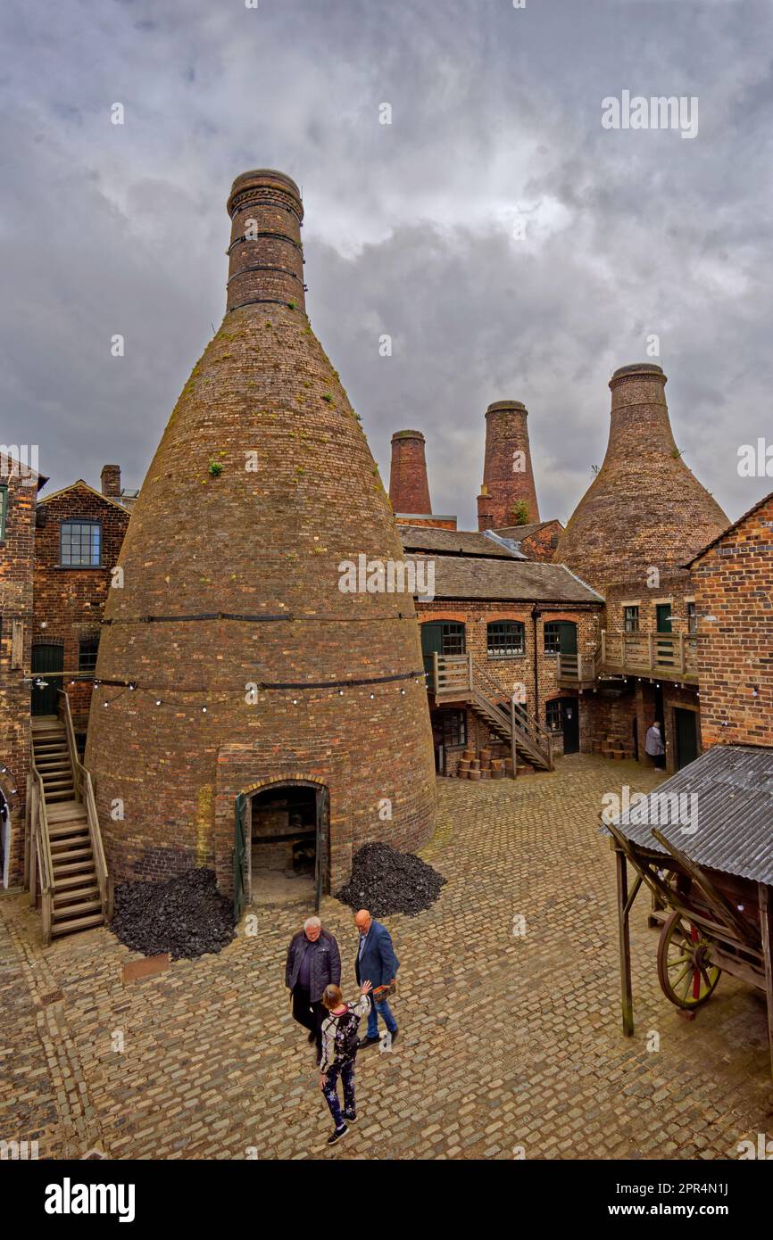 Stoke on trent museum hi-res stock photography and images - Alamy