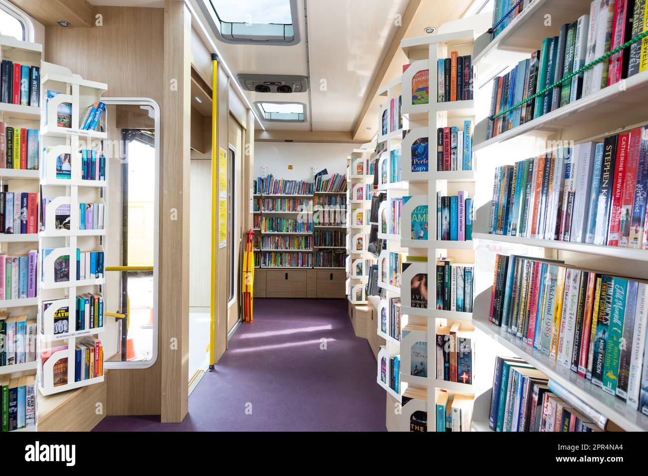 Mobile library van hi-res stock photography and images - Alamy