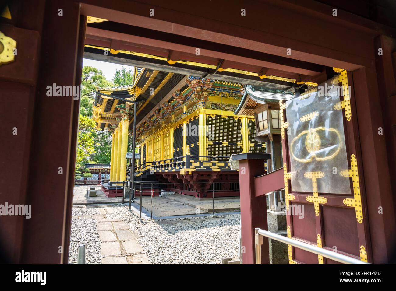 The Ueno Tosho-gu Shrine honden and Karamon in Ueno Park, Tokyo, Japan ...