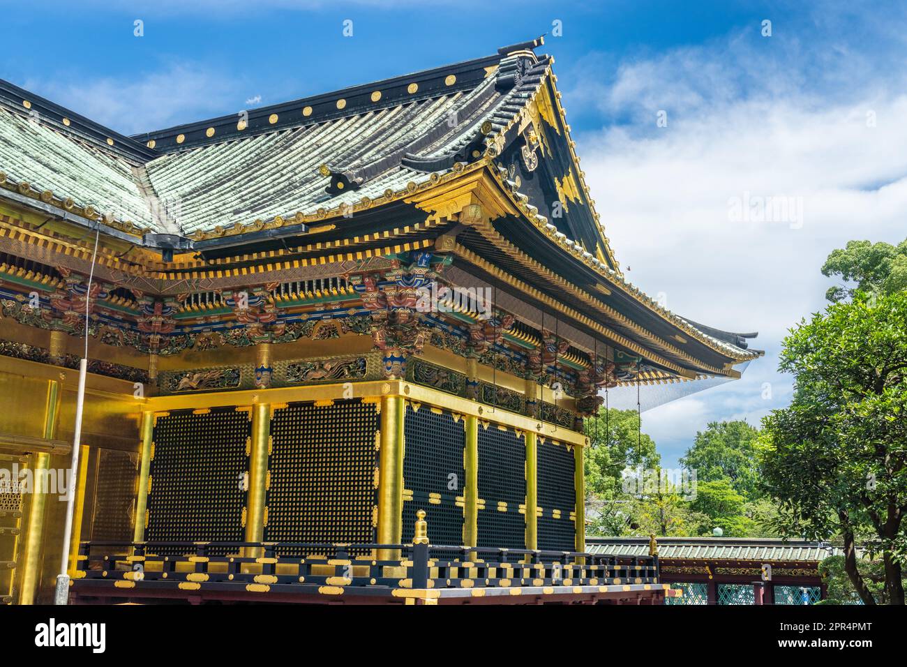 The Ueno Tosho-gu Shrine honden and Karamon in Ueno Park, Tokyo, Japan ...